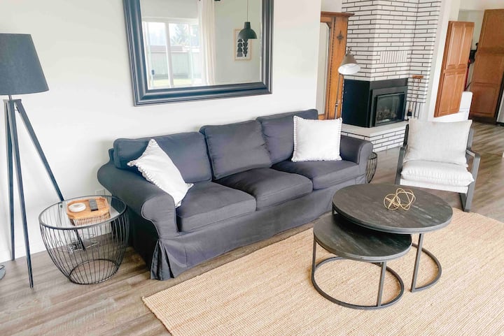 Spacious And Bright Garden Level Suite In New West - Burnaby