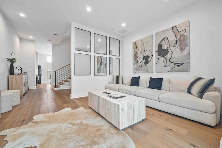 King Bed Townhome With Rooftop City Views - Atlanta, GA