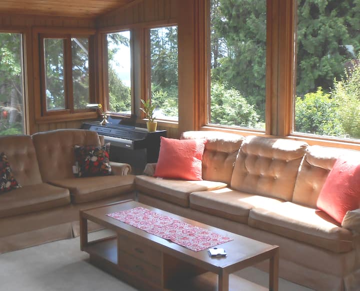 Aerie Sunrise House. Close To Ganges. Harbour View - Salt Spring Island