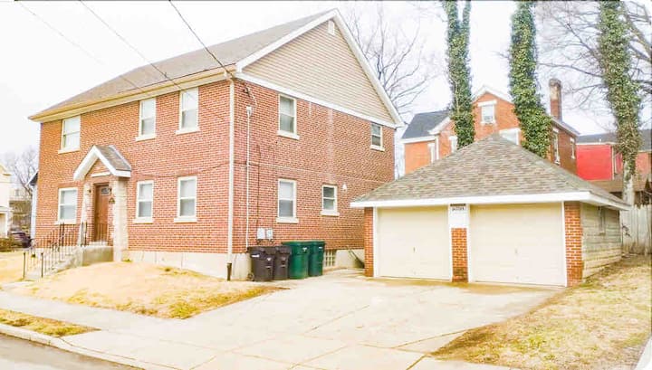 *Relaxing Home That Sleeps 10* - Cincinnati
