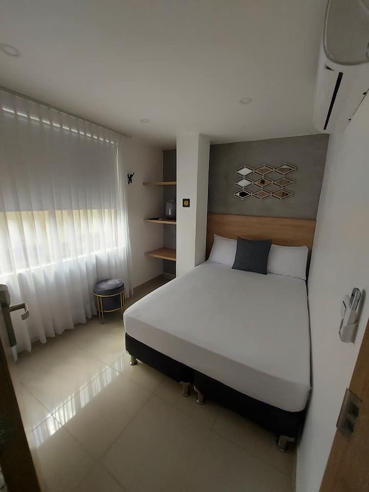Habitación Con A/c Y Baño Privado Cerca Al Poblado - Medellín