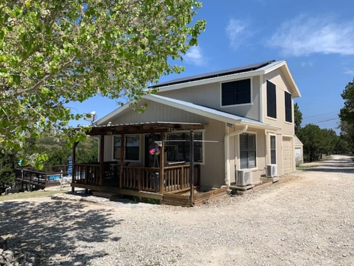 Buttercup Guest House - Pool & Hot Tub - Views - Wimberley, TX