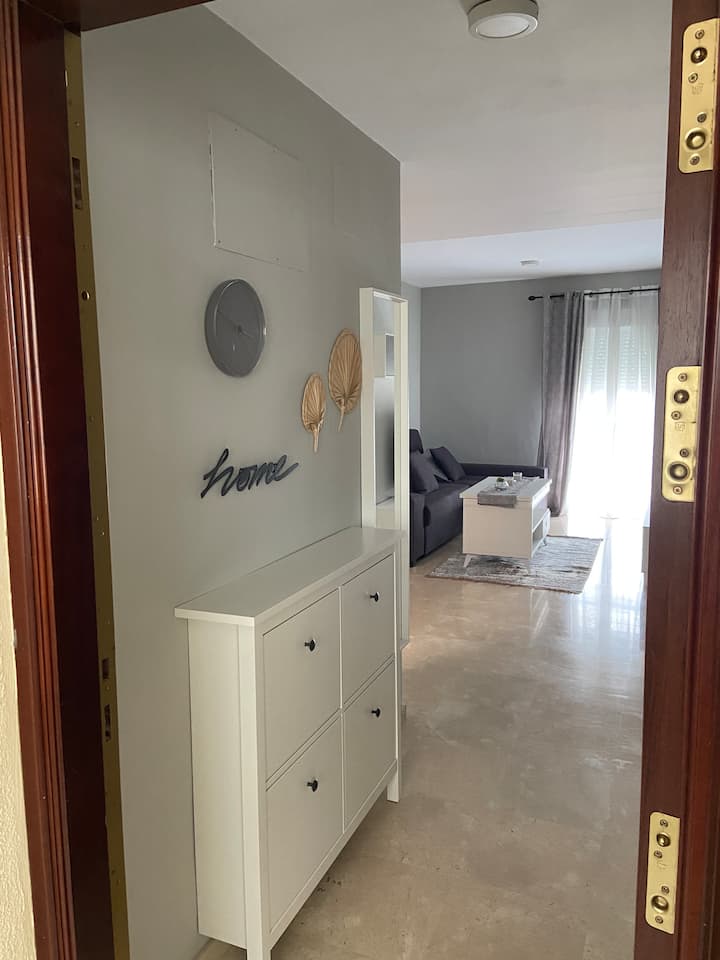Cómodo Y Luminoso Apartamento Con Parking. - San Fernando, Spain