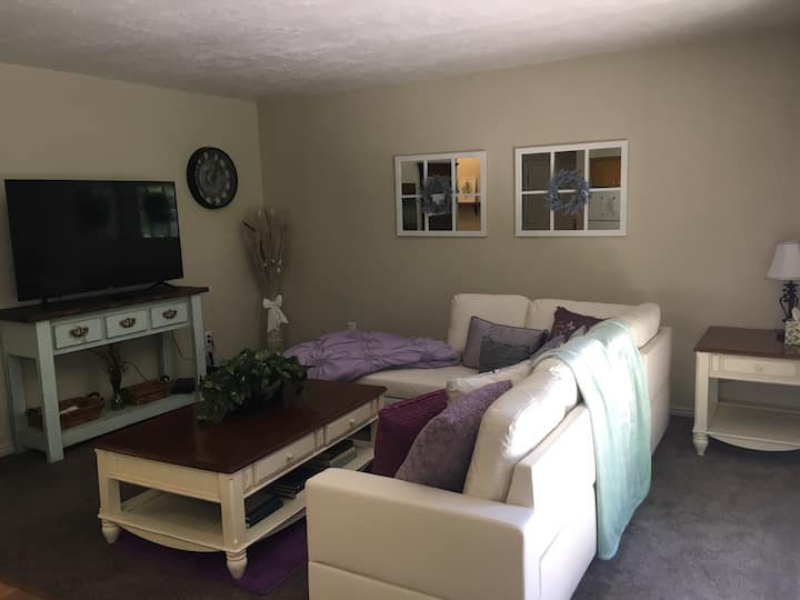 Comfortable And Cozy Private Large 1 Bedroom Condo - West Valley City, UT
