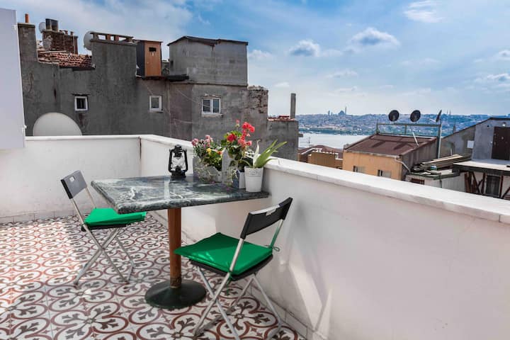 Sea View Studio Flat In Taksim - Beyoğlu
