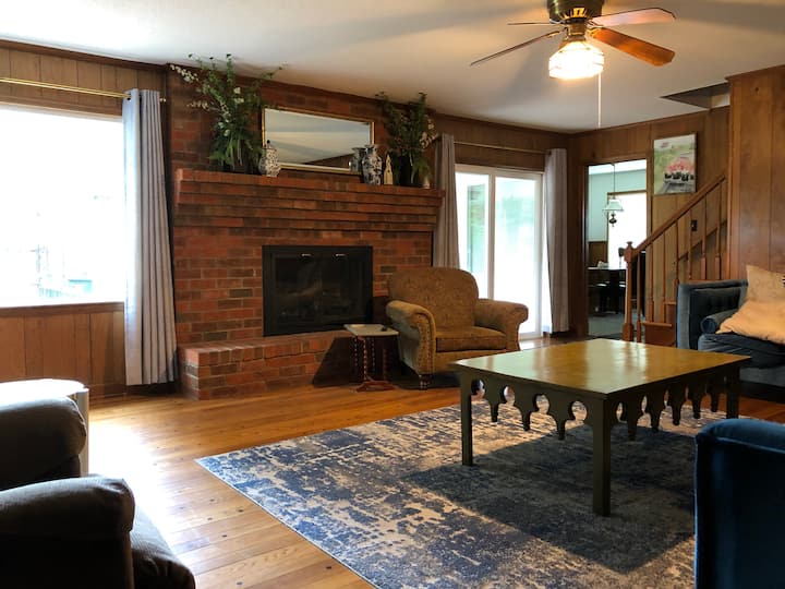 Film In Movie-east Memphis Quiet Large 5 Br,3 Bath,10 Beds With King Sleeps 14 - Germantown, TN
