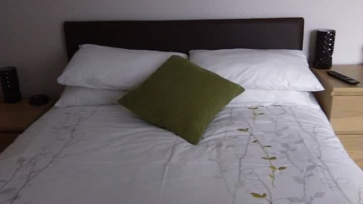 Double With Open Plan Bathroom - John o' Groats