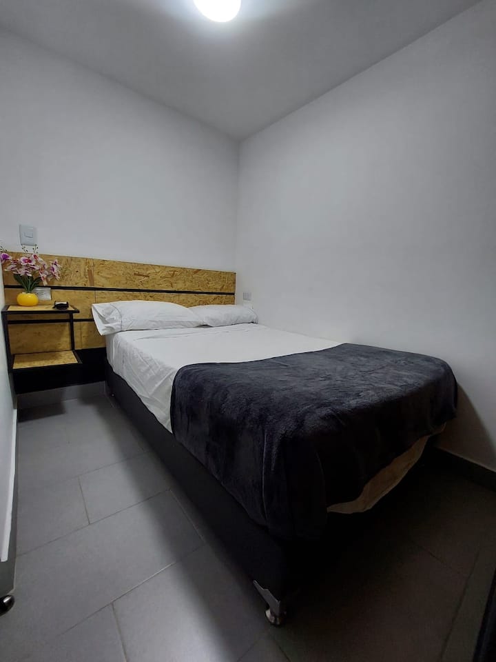 Aparta Estudio En Medellín, Sector Salvador Apto D - Medellín