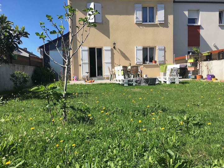 Maison Spacieuse Et Cosy - ibis budget Nantes Sainte Luce