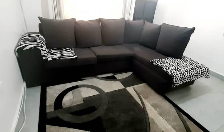 Ruaka Nairobi moderne d'une chambre près de la banque d'actions ...