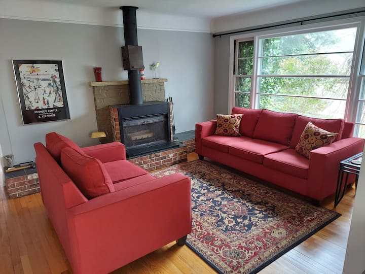 Charming 4br-2ba Royal Oak Home With Fenced Yard. - Bloomfield Hills, MI