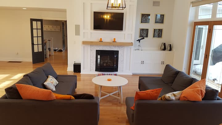 Forest Mills Falls Retreat With Sports Barn - Napanee