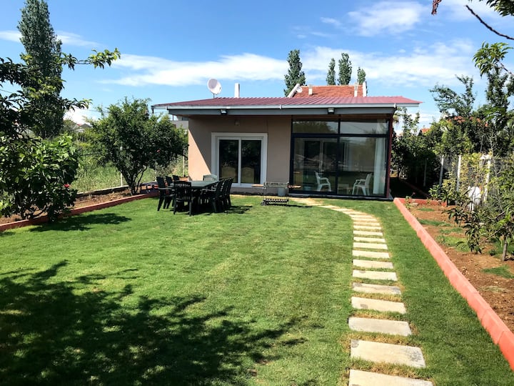 Doğalgaz Kombili Sıcacık Geniş Bahçeli Müstakil Ev - Urla