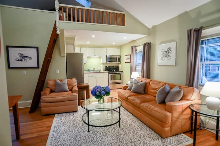 Beautiful Furnished 1 Bedroom W/ Loft Space - Freeport, ME