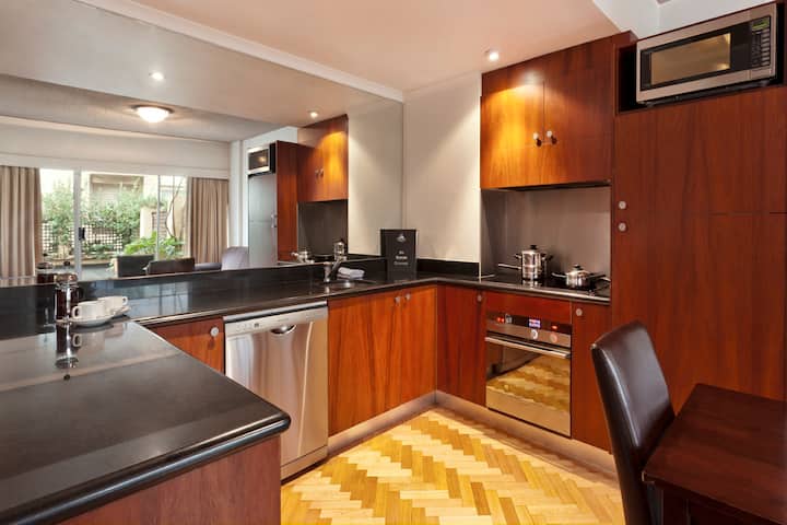 Self Contained 2 Bedroom Apartment - Sydney