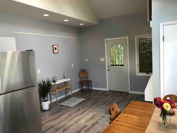 Newly Remodeled Close To Everything - Champaign, IL