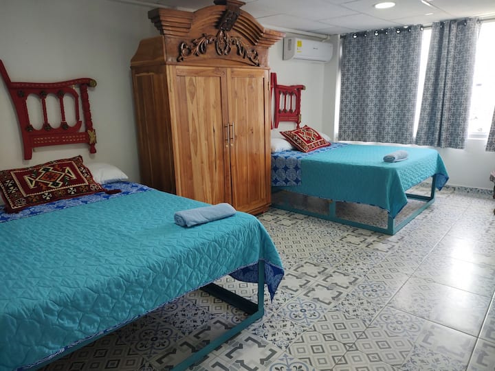 Acantilado. Getsemani.  
Wifi Y Central - Cartagena