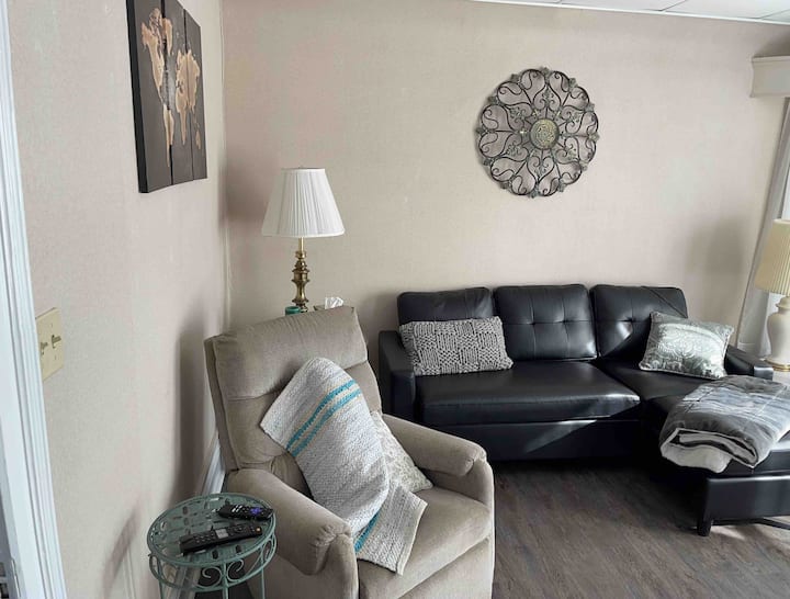 Lovely 2 Bedroom Apt W/ Free Parking & Ev Charging - 貝爾蒙特