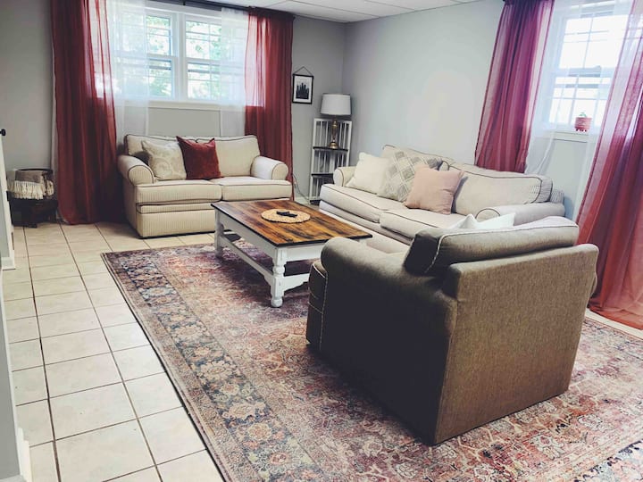 Basement Apartment On The Loop - 雅典
