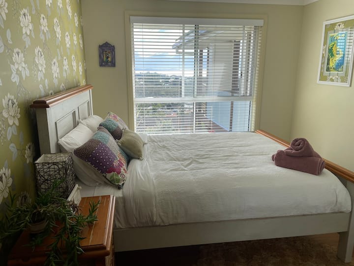 Fabulous Views, Comfortable Queen Bed - Port Macquarie