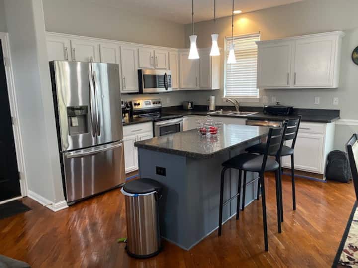 Cozy Private Rm With Shared Bathroom Close To Ccf - Cleveland, OH
