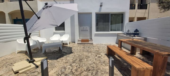 Cozy Ground Floor Apartment By The Sea - Paphos
