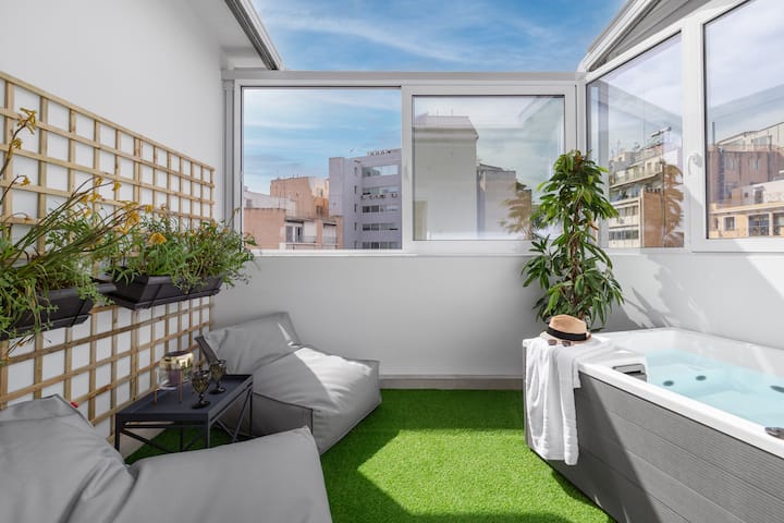 Sun-splashed Top-floor Duplex W/ Outdoor Jacuzzi! - Athènes