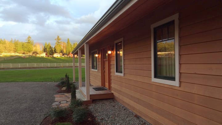 Woodinville's Hollywood Hill Guest House - Woodinville, WA