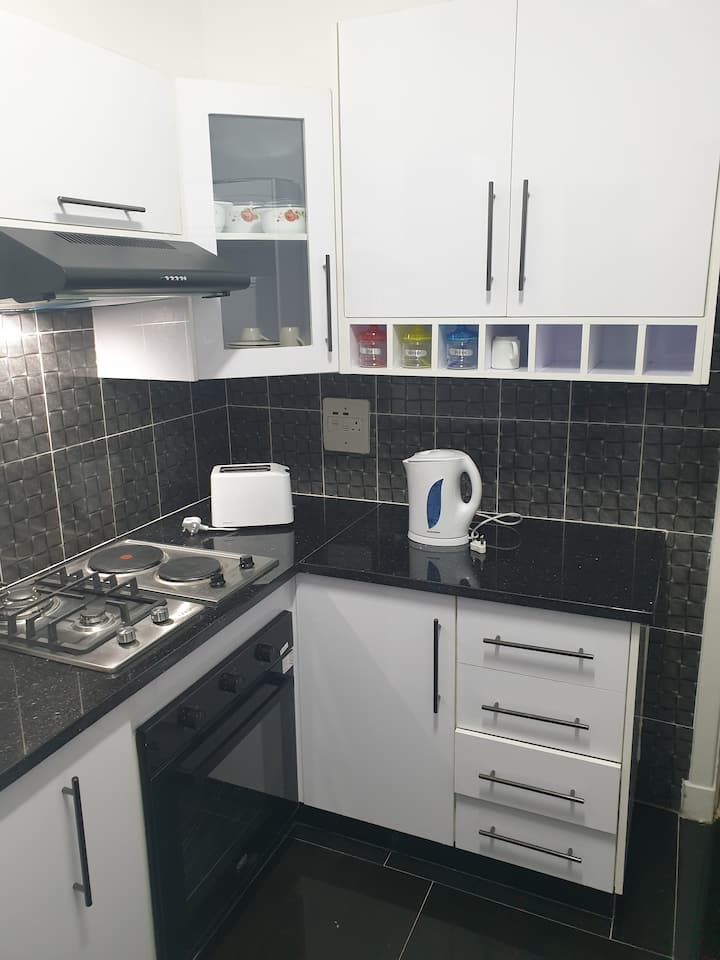 Elegant, Fast Wifi, / Solar, (2 Bedroomed) - Harare