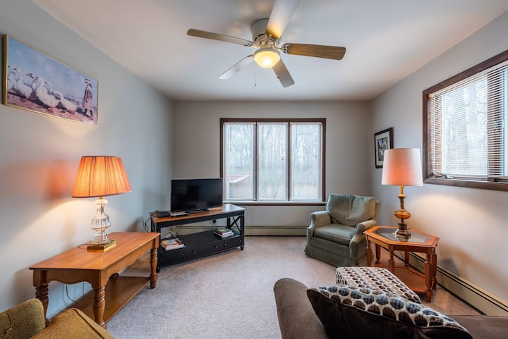 Apartment Over Garage Next To Home On Private Lot - Bucks County, PA