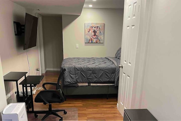 Spacious Room W/65” Tv And Full Private Bathroom. - Newcastle