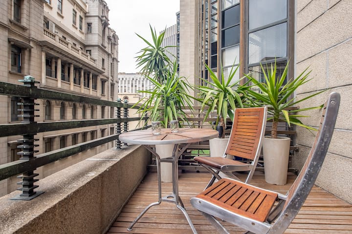 Mutual Heights Art Decor Building In Cbd - 케이프타운