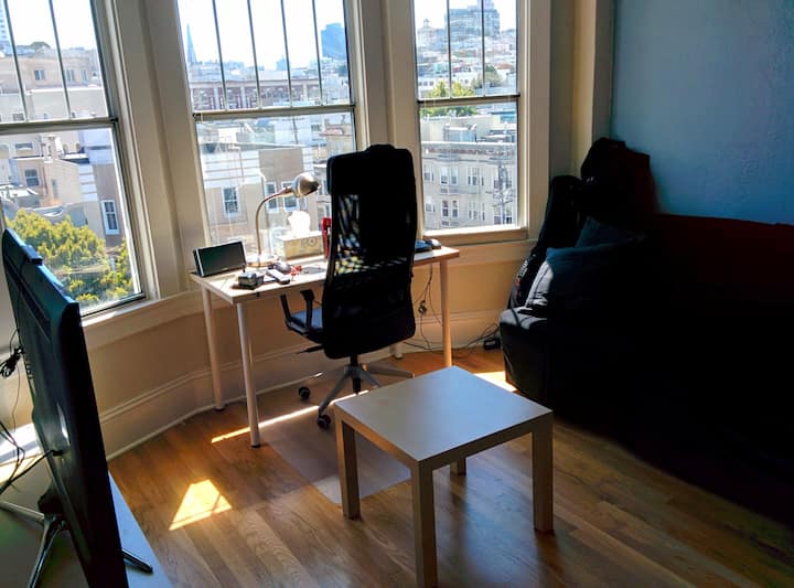 Bright 1-bedroom Penthouse With Great Views - San Francisco, CA