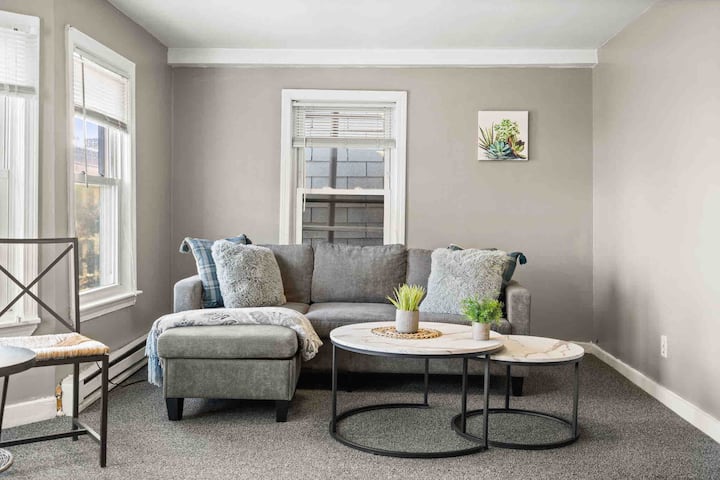 Relaxing, Comfy & Central ~ King Beds ~ Workspace! - Salem, MA