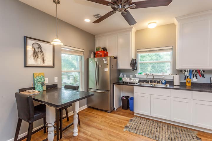 Garage Apt, 1 Mile From Downtown!! - Bryker Woods - Austin