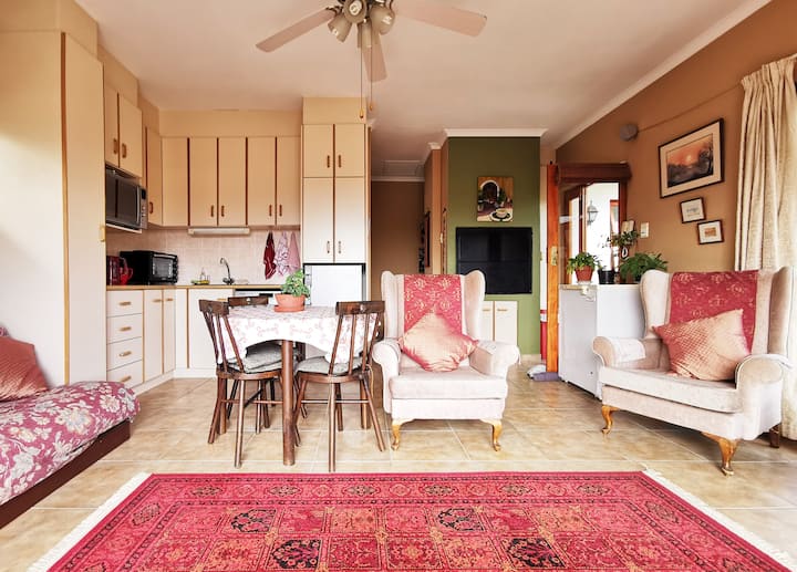 Stunning Oasis Suite Stone Throw Away From Beach - Somerset West