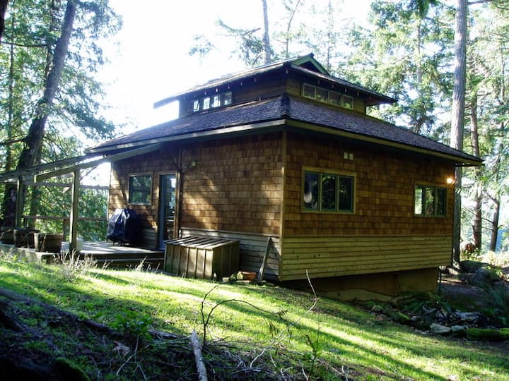 Dinner Bay Private Cottage - North Pender Island