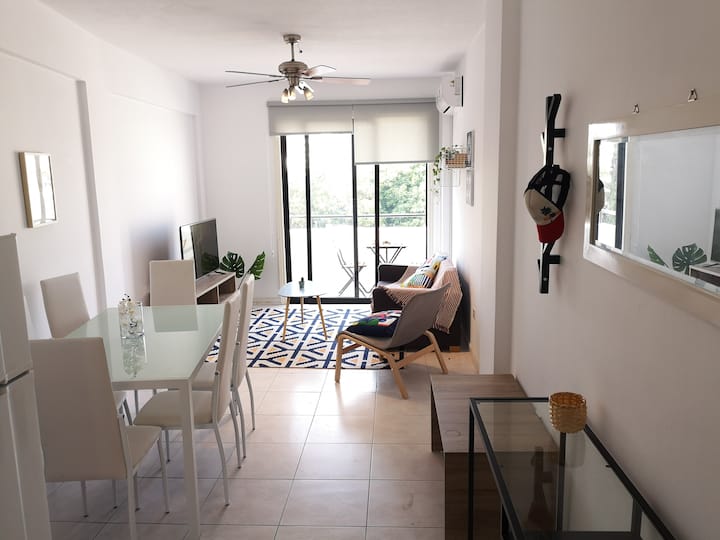 Living In The Center, Walking To The Beach. - Chypre