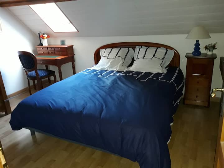 La Closerie Du Venthu-la Chambre Bleu Marine - Guines