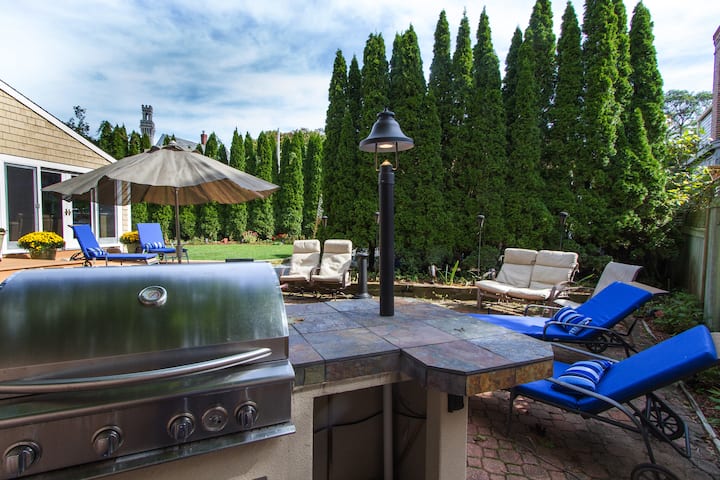 5 Bed Private House P-town - Parking - Sleeps 10 - Provincetown, MA