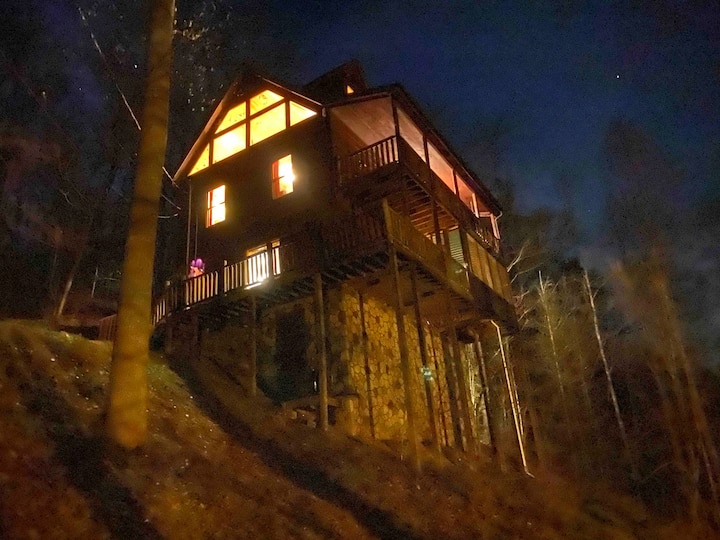 Bears Hideaway  Family Retreat With Dynamic View - Gatlinburg, TN