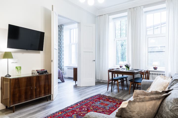 Large Apartment “1912” In The “Owls’ House” -