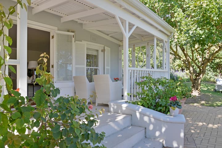 Farm Lorraine ☆ The Garden Cottage - Franschhoek