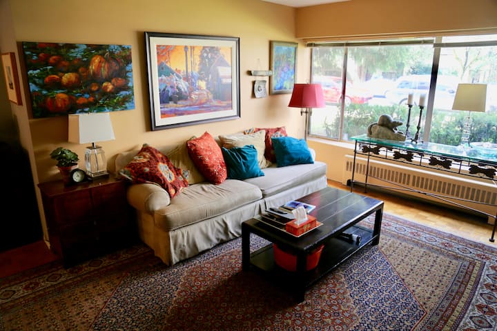 Ground Floor Artist’s 2 Br 
25-155964
H418391888 - Vancouver