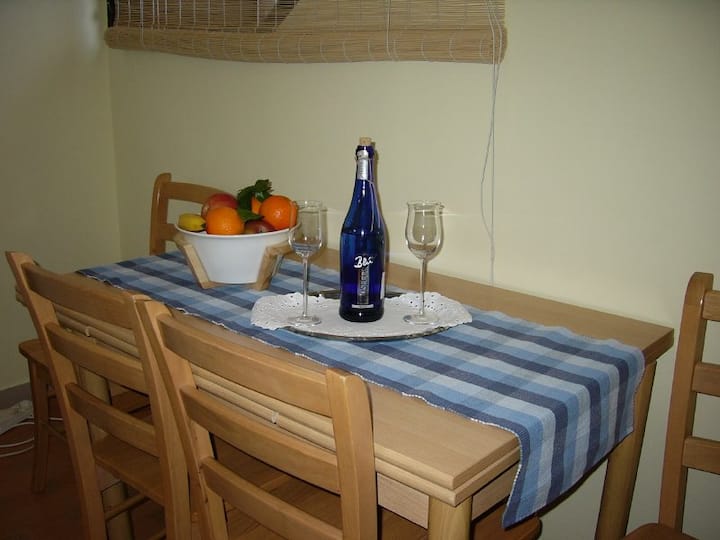 In The Palace - Split