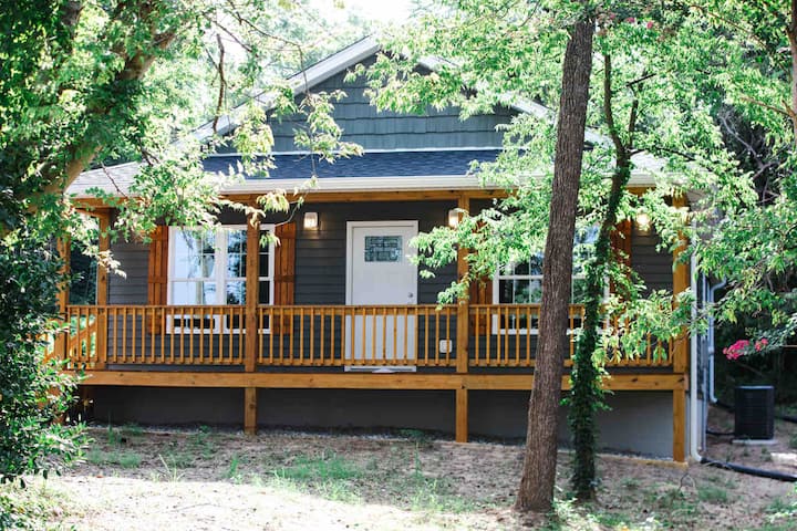Modern Farmhouse Near Downtown - Twin Lakes State Park, Green Bay