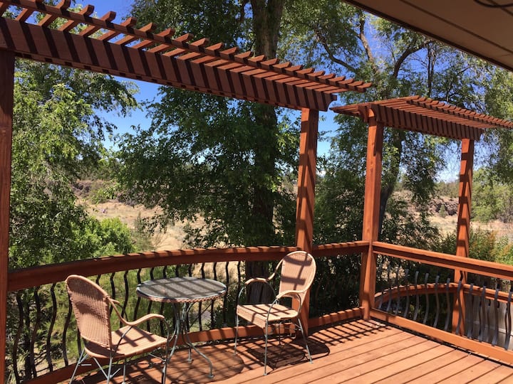 The Little Rojo House - With Private Entrance. - Redmond, OR