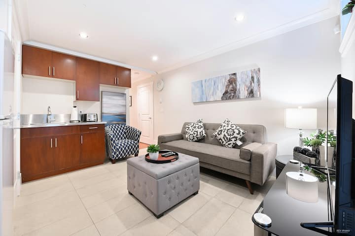 Vancouver Private 2 Bedrooms Basement Suite - Vancouver