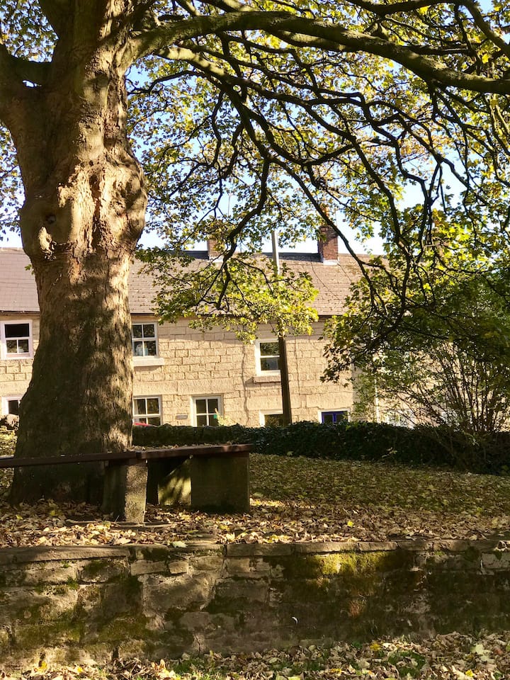 Charming & Comfortable Strutt Cottage - Belper