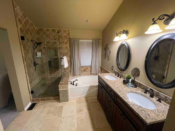 Cheerful 5-bedroom Colorado Mountain View Home - Colorado Springs, CO